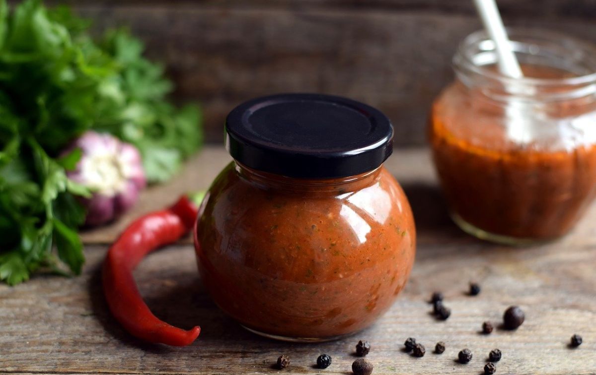 Cât costă un borcan de zacuscă în 2023: Prețurile sunt de trei ori mai ...