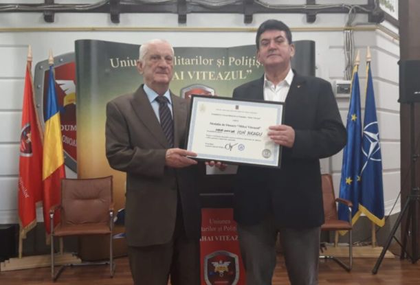 Diplomă și medalie de onoare acordate de UMPMV profesorului universitar ...