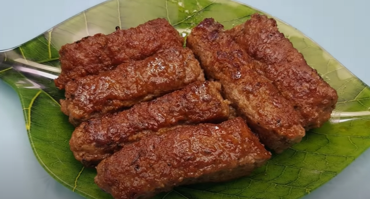 Rețeta originală a micilor de la "Caru' cu bere" din anul 1920 a fost ...