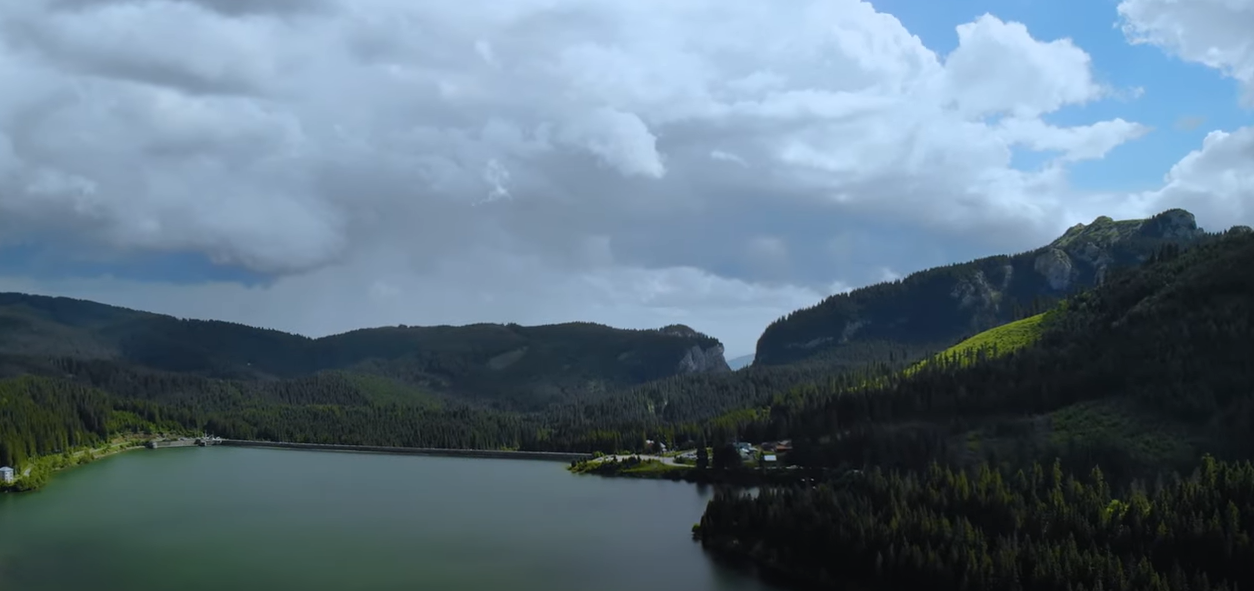 Cele mai spectaculoase lacuri din România pe care trebuie să le vezi ...