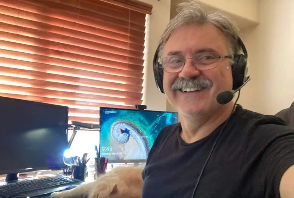 Românul, fost angajat al Întreprinderii de Aviație Bacău, care a lucrat ...