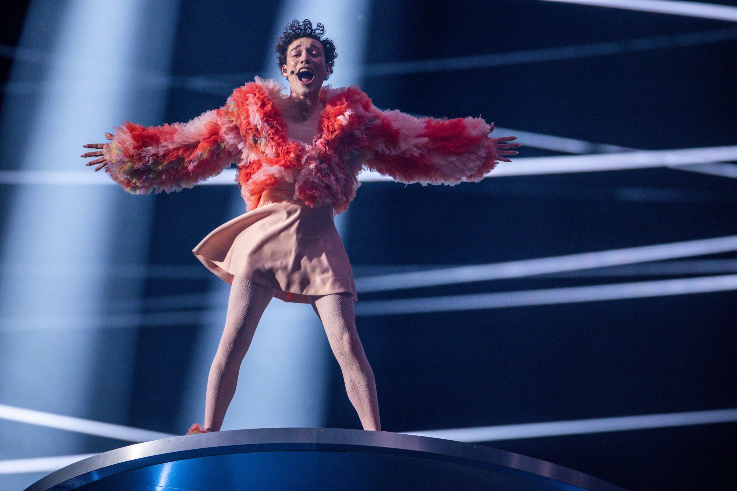 Nemo din Elveția scrie istorie la Eurovision! Este primul artist non ...