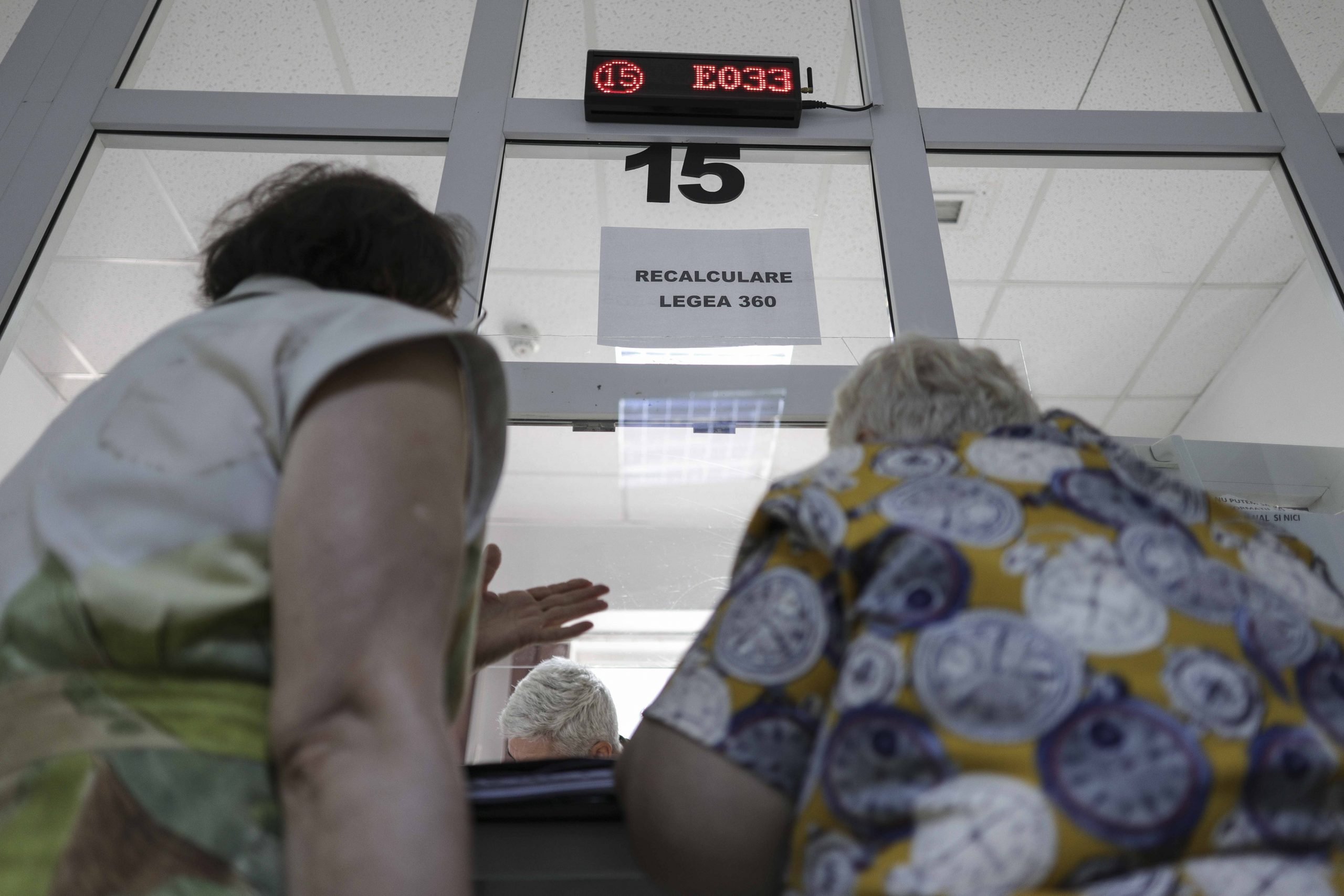 Cine poate cumula pensia cu salariul. Noile reguli, explicate de Casa ...