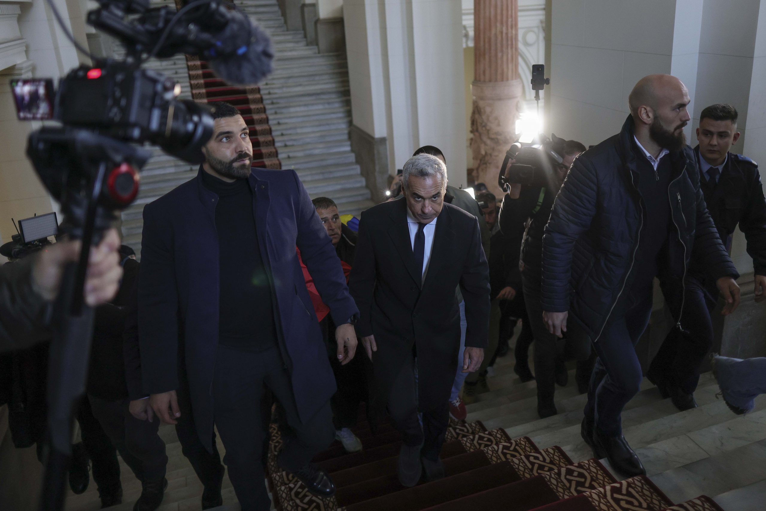 Marin Burcea, bodyguard-ul lui Călin Georgescu, dus la audieri, la ...